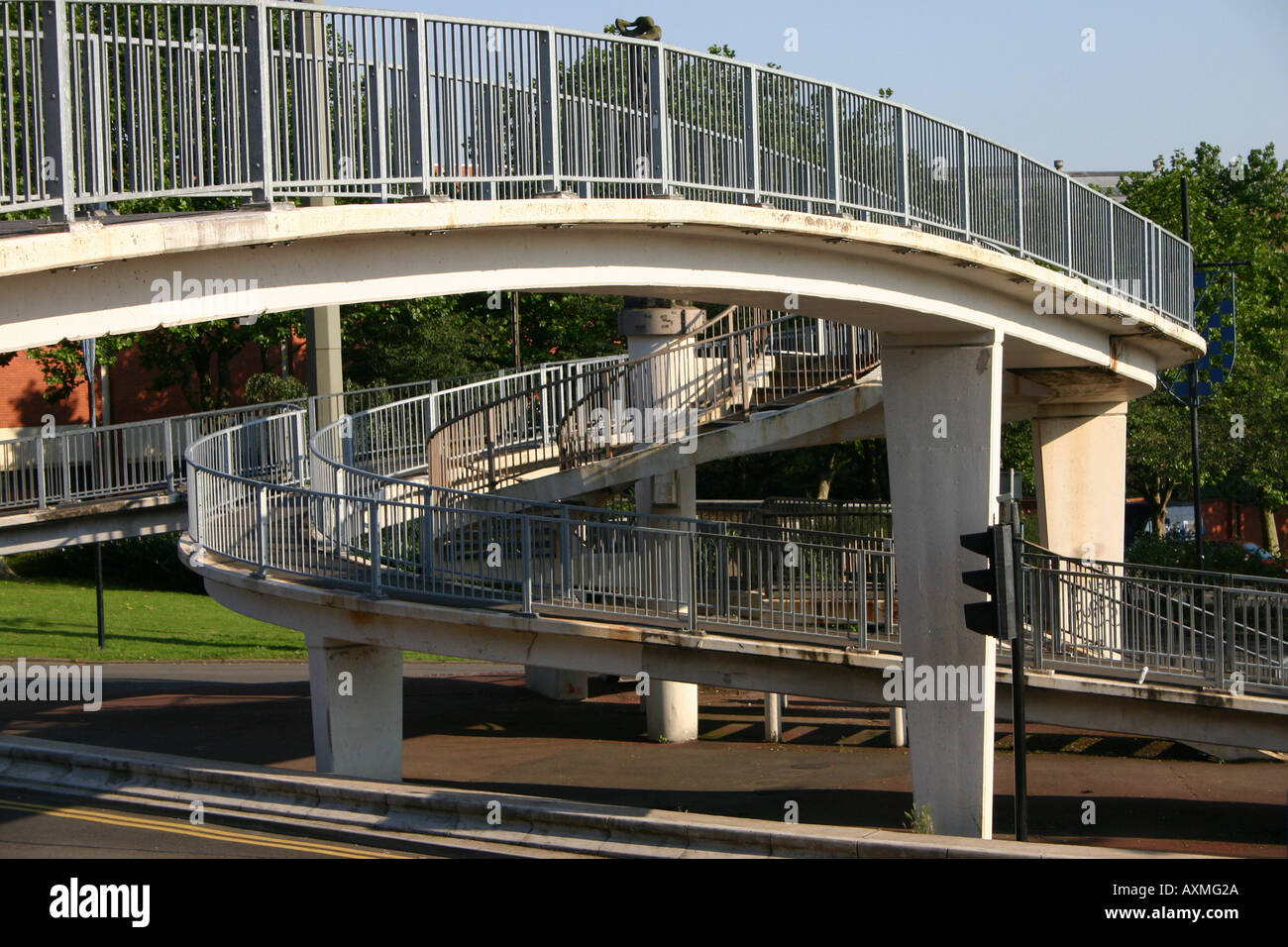 Busy public walkway hi-res stock photography and images - Alamy
