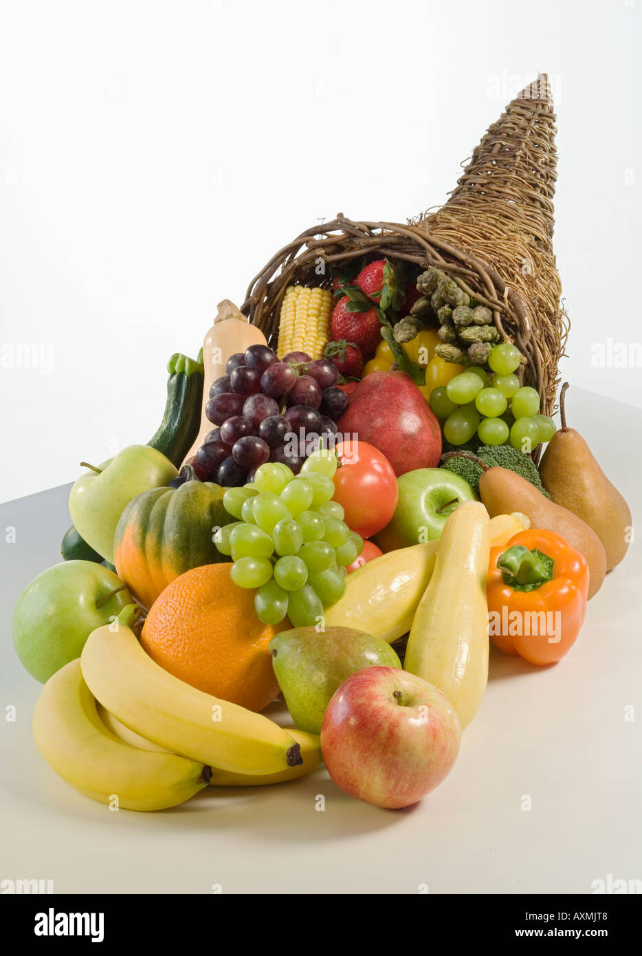 Vegetable Cornucopia Stock Photos & Vegetable Cornucopia Stock Images ...