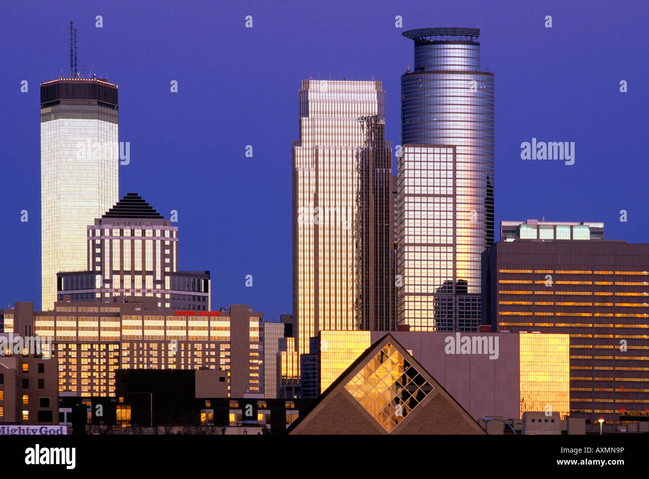 SKYLINE OF MINNEAPOLIS, MINNESOTA; EARLY MORNING Stock Photo - Alamy