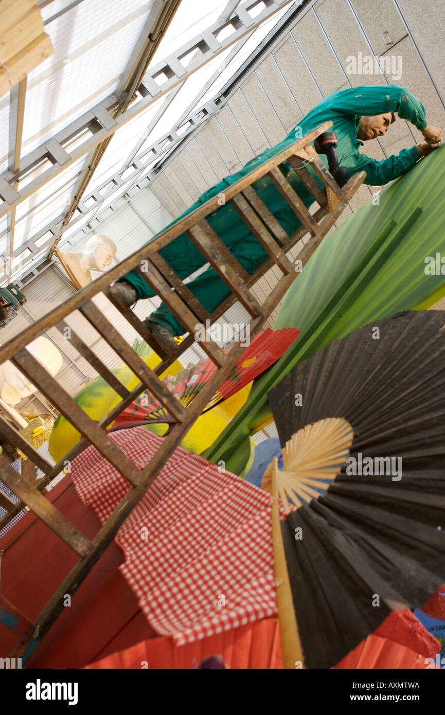 Giant paper mache floats hi-res stock photography and images - Alamy