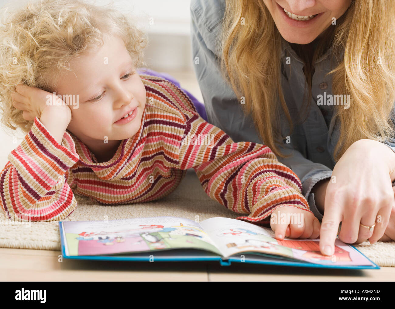 Mother and child reading Stock Photo - Alamy