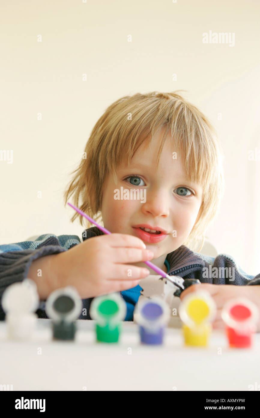 Boy painting picture hi-res stock photography and images - Alamy