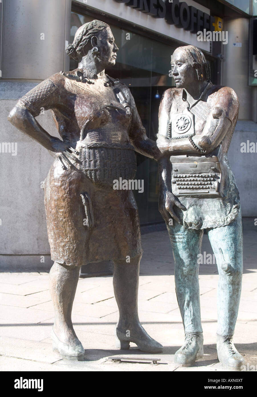 Belfast sculpture hi-res stock photography and images - Alamy