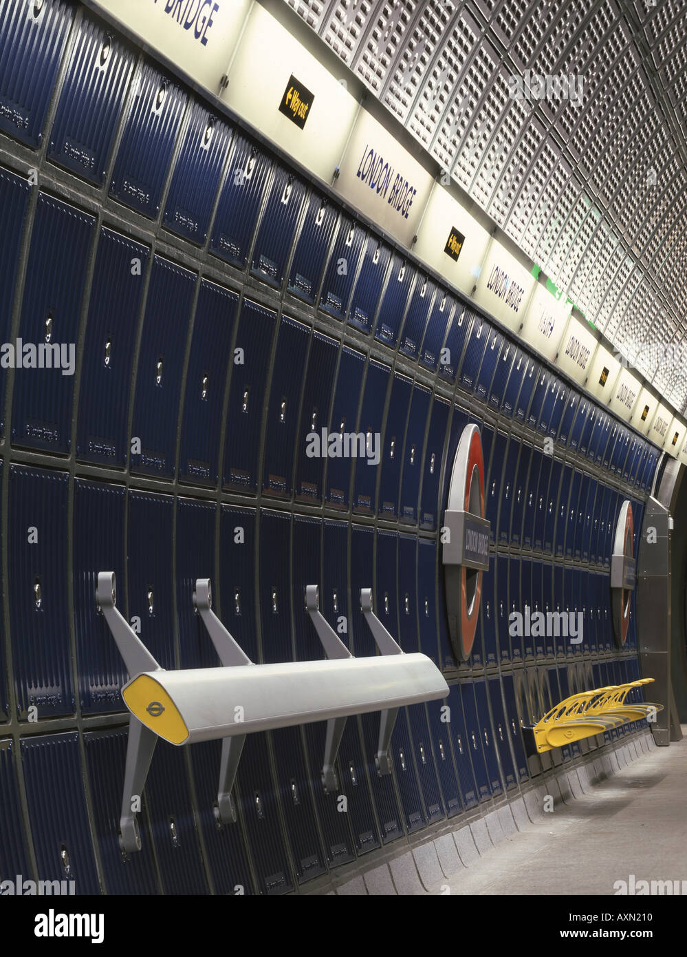 LONDON BRIDGE UNDERGROUND STATION JUBILEE LINE Stock Photo - Alamy