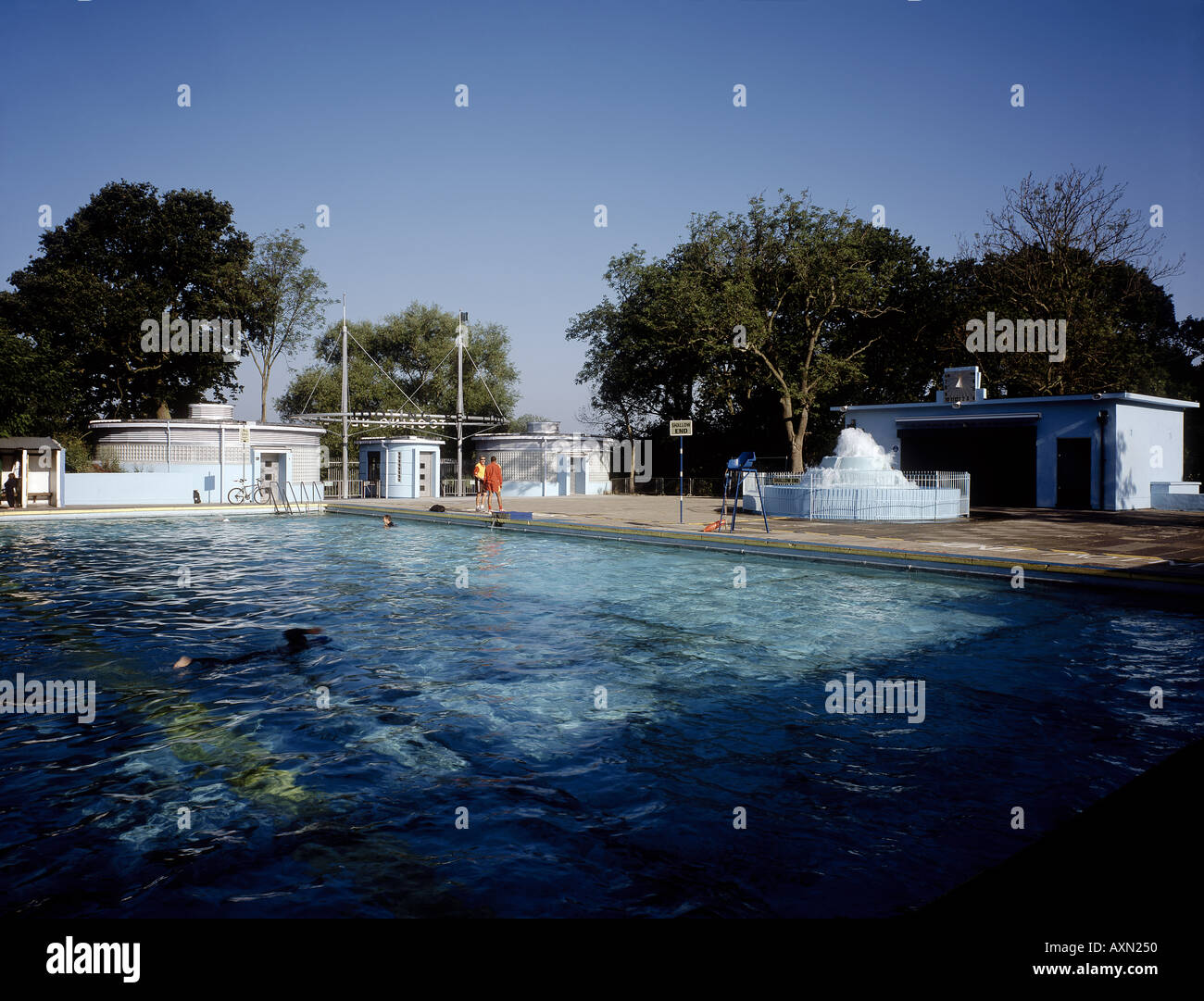 Tooting bec lido swimming hi-res stock photography and images - Alamy