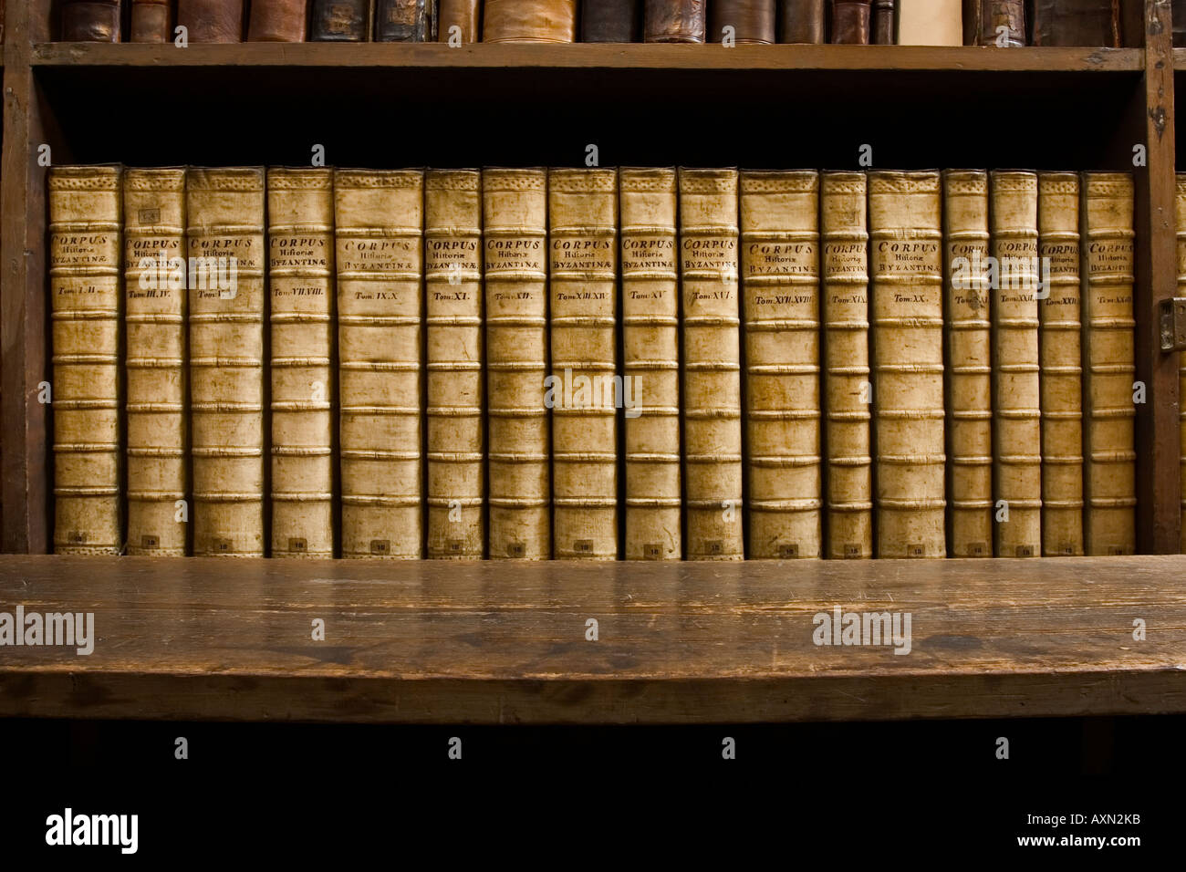 old books in a library book shelf Stock Photo - Alamy