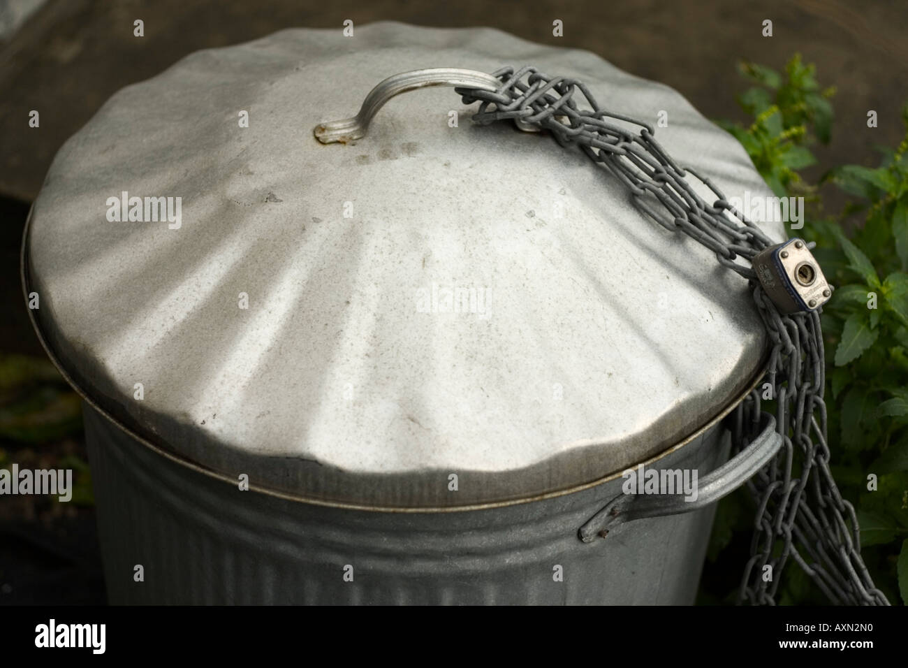 Lid lock hi-res stock photography and images - Alamy