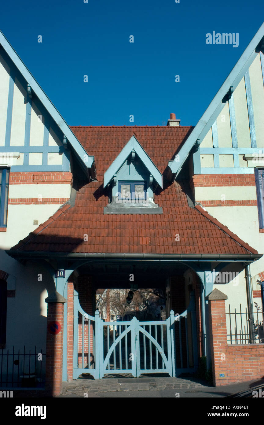 Real tudor cottage hi-res stock photography and images - Alamy