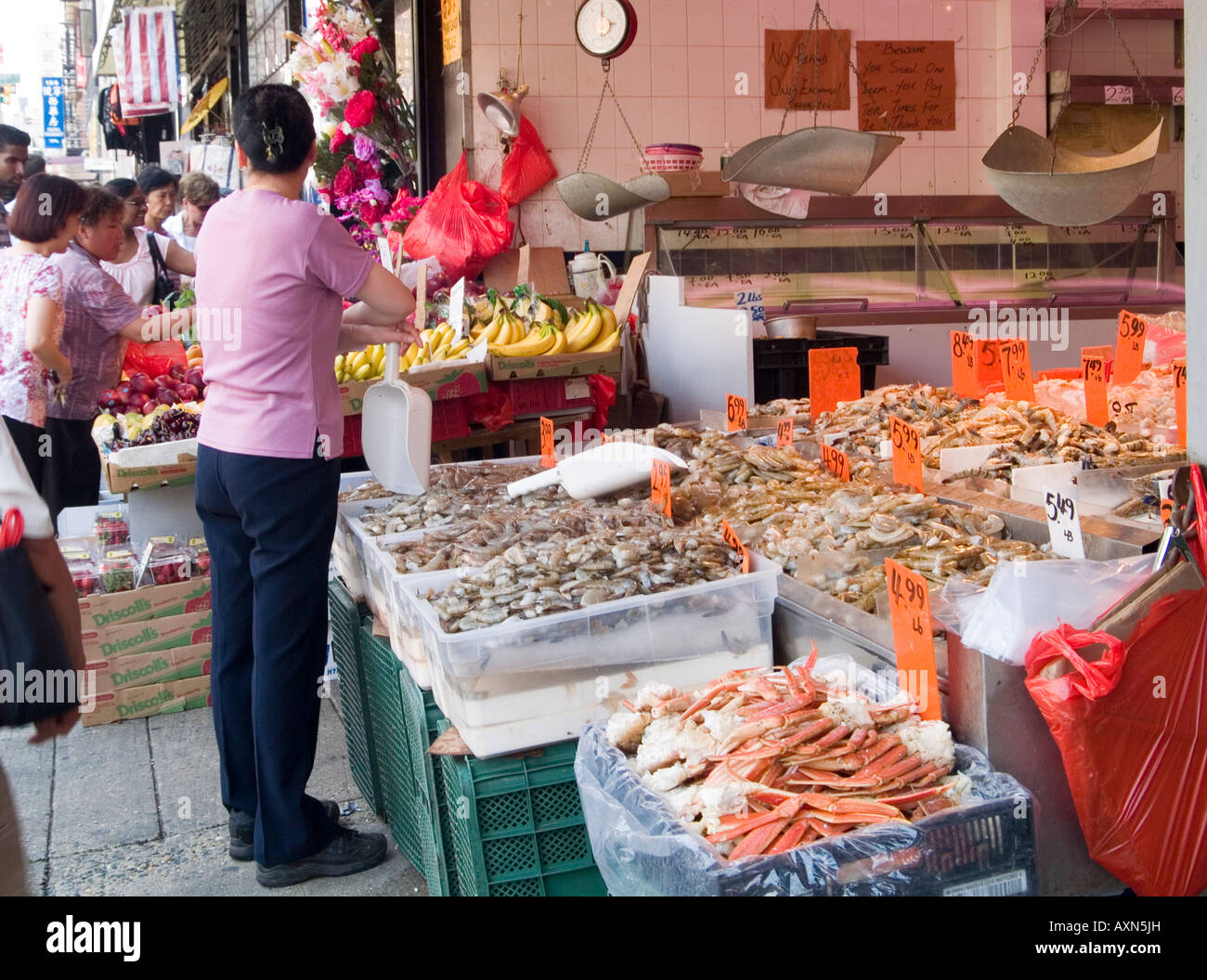 A fresh fish market in the Chinatown area of New York City USA Stock ...