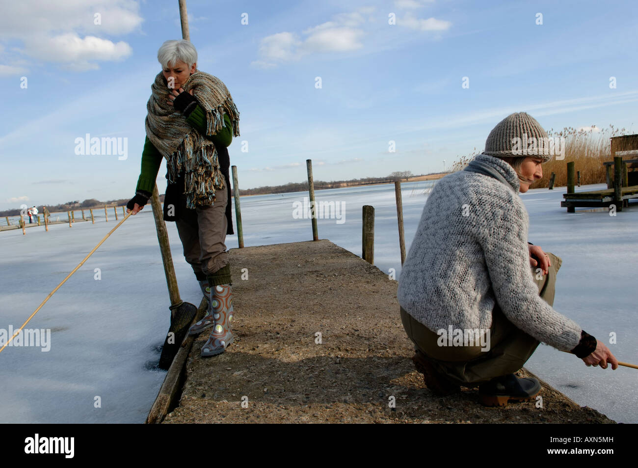 Women at sea fishing hi-res stock photography and images - Alamy