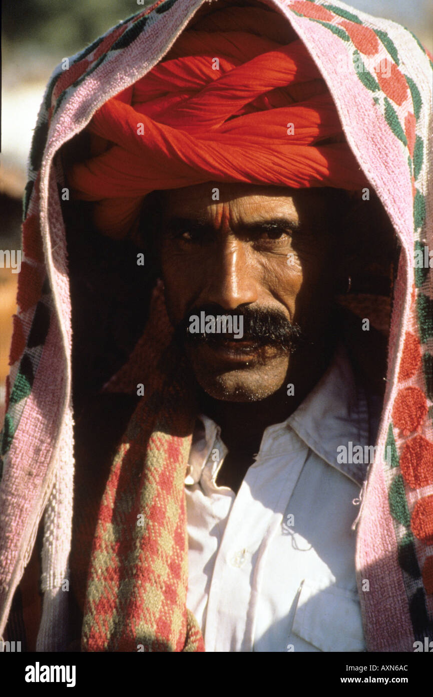 Man in Rajasthan wearing traditional turban Stock Photo - Alamy