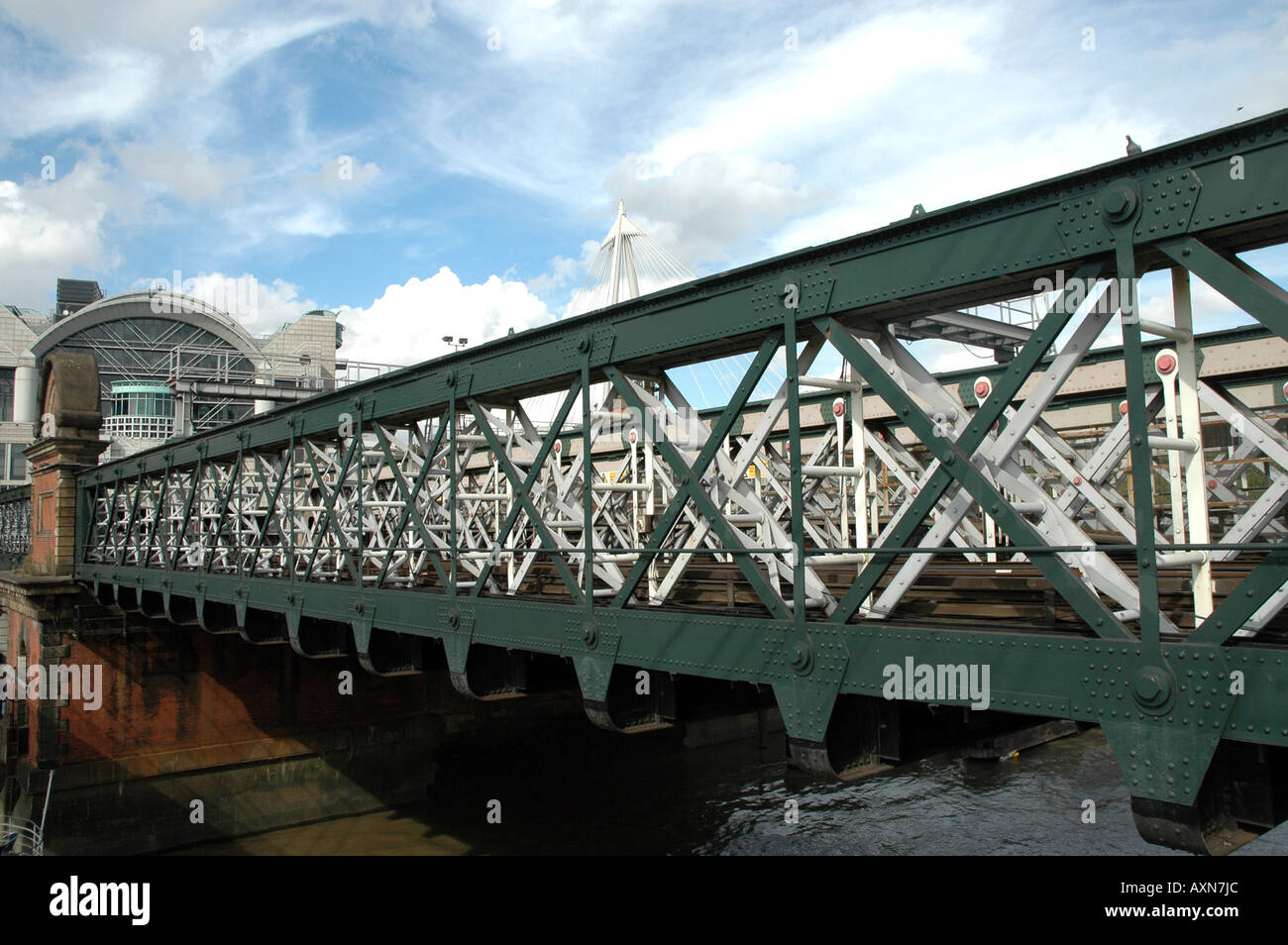 Charring cross bridge hi-res stock photography and images - Alamy