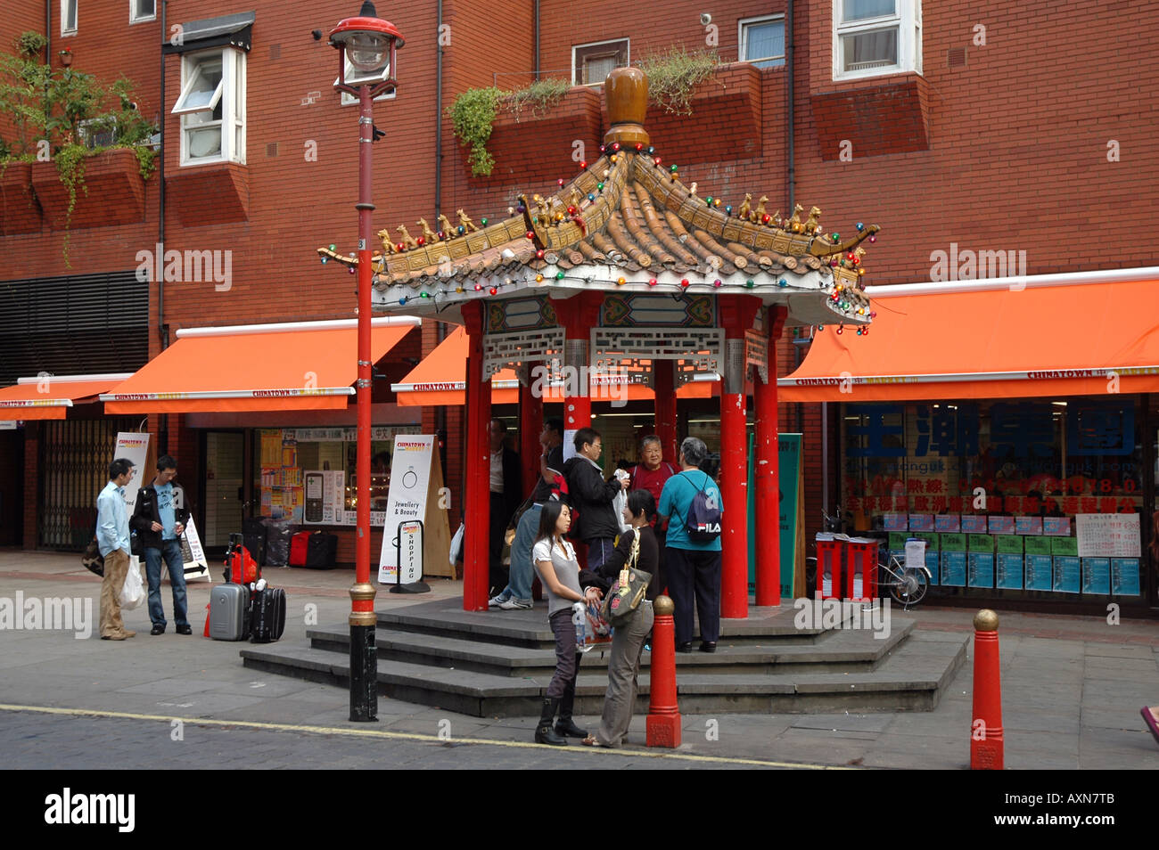 Pagoda in london chinatown hi-res stock photography and images - Alamy