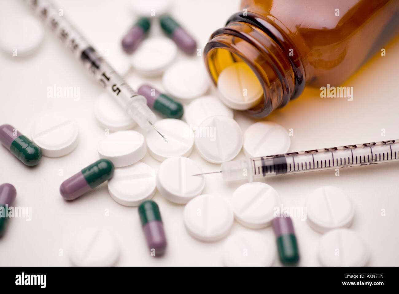 Medical bottle spilling liquid hi-res stock photography and images - Alamy