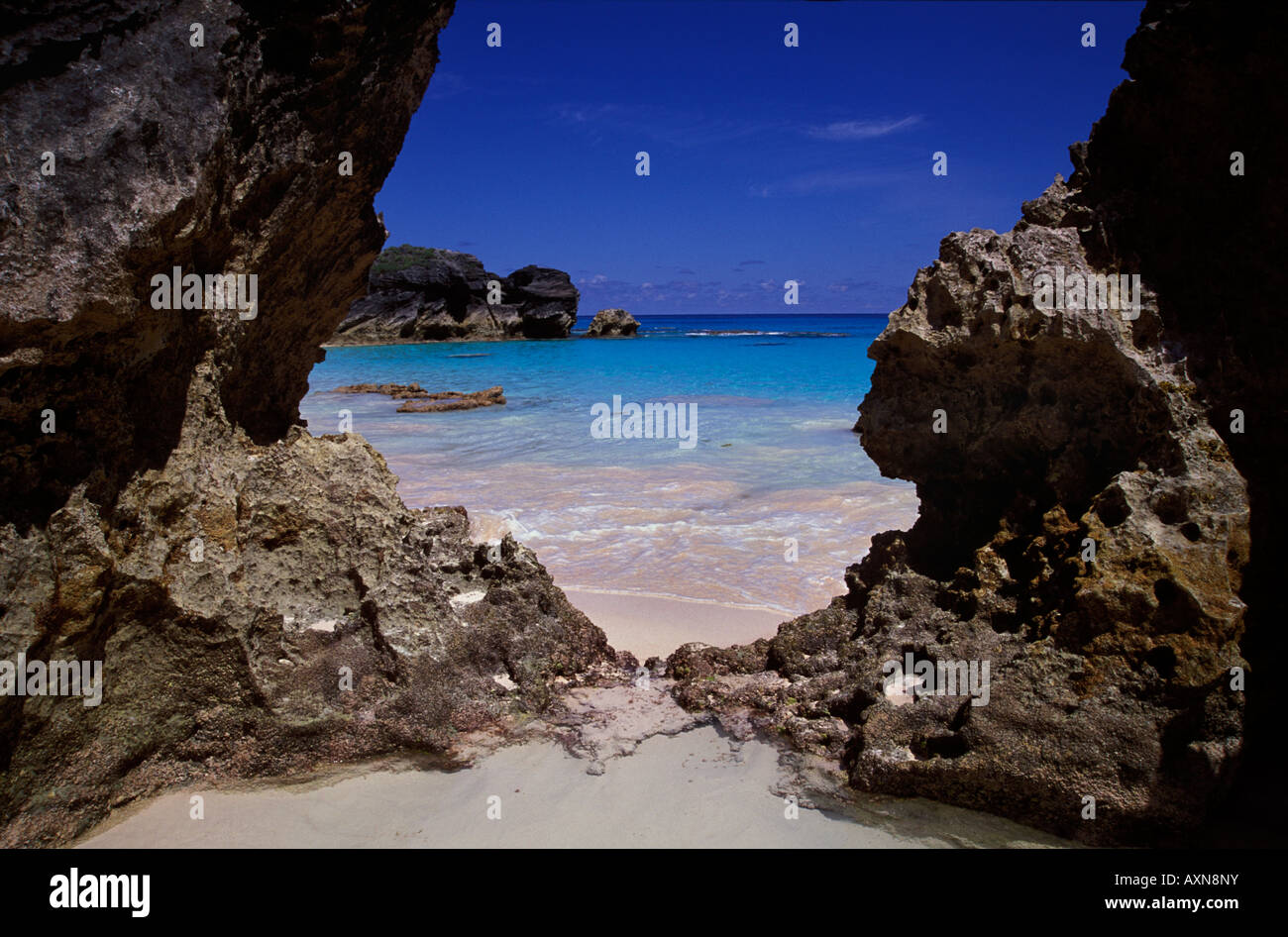Amazing turquoise waters rocks beach hi-res stock photography and ...