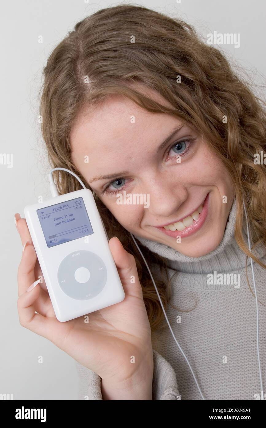 Teenage girl with Apple ipod mp3 player Stock Photo - Alamy
