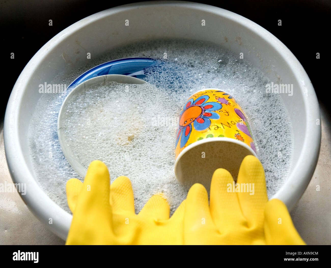 Washing up dishes Stock Photo - Alamy