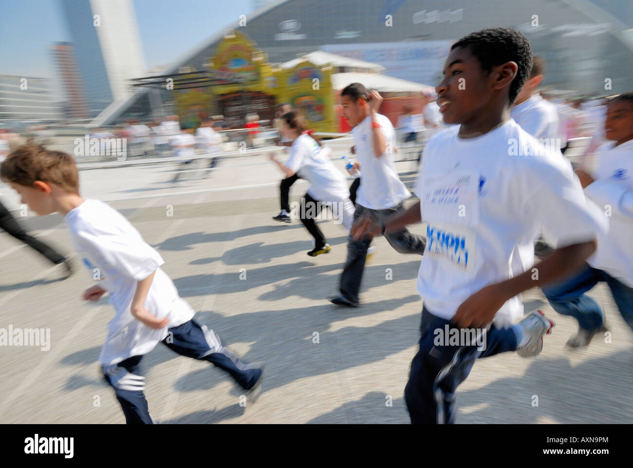 Children running race at school hi-res stock photography and images - Alamy
