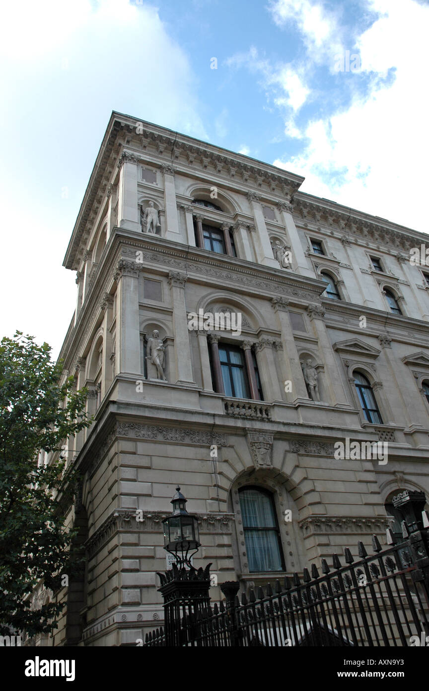 Foreign office building whitehall hi-res stock photography and images ...