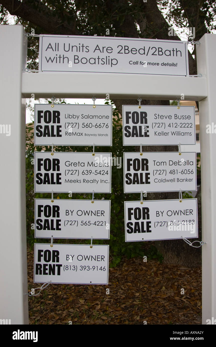 Sign showing condos for sale Stock Photo - Alamy