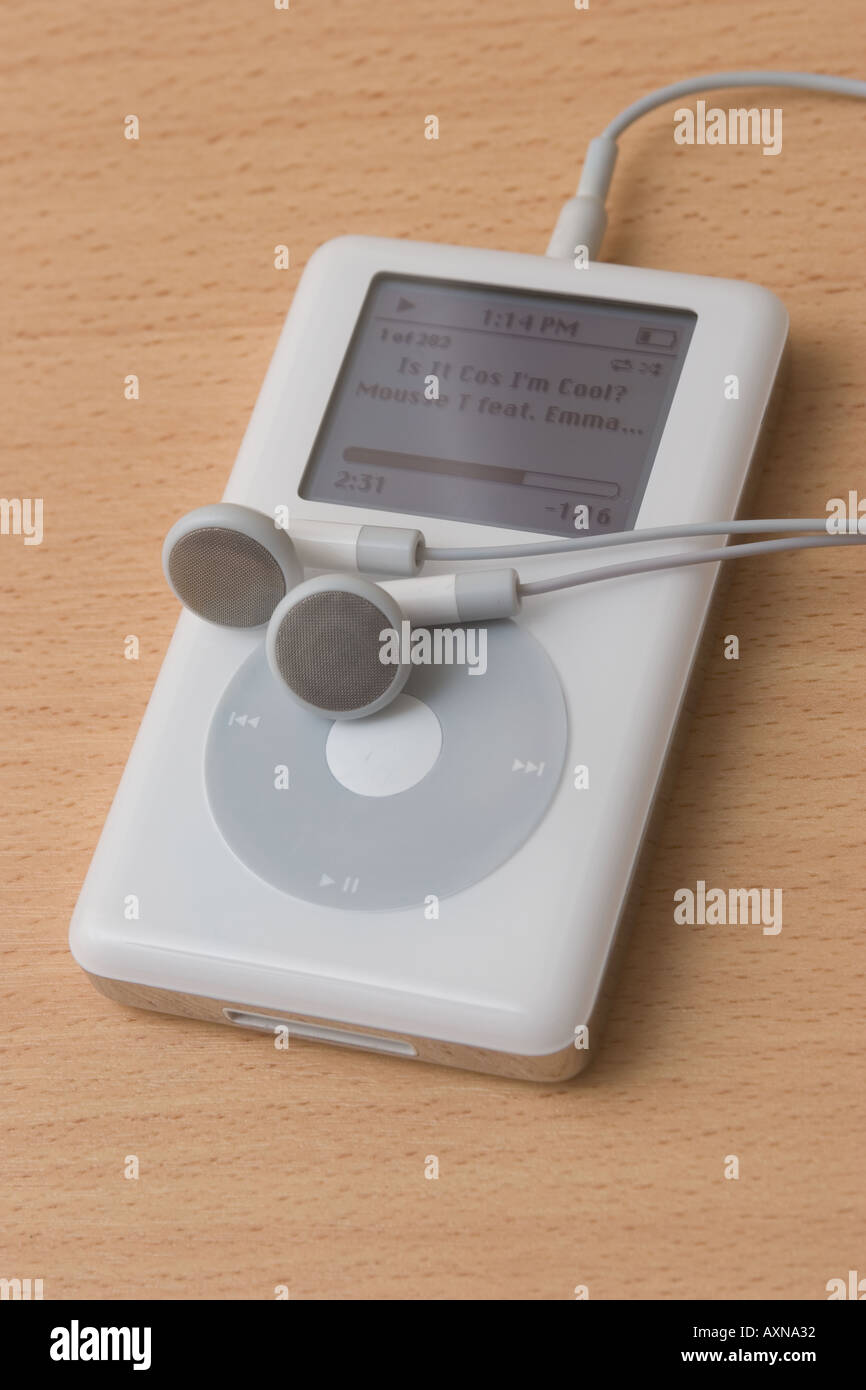Apple ipod hi-res stock photography and images - Alamy