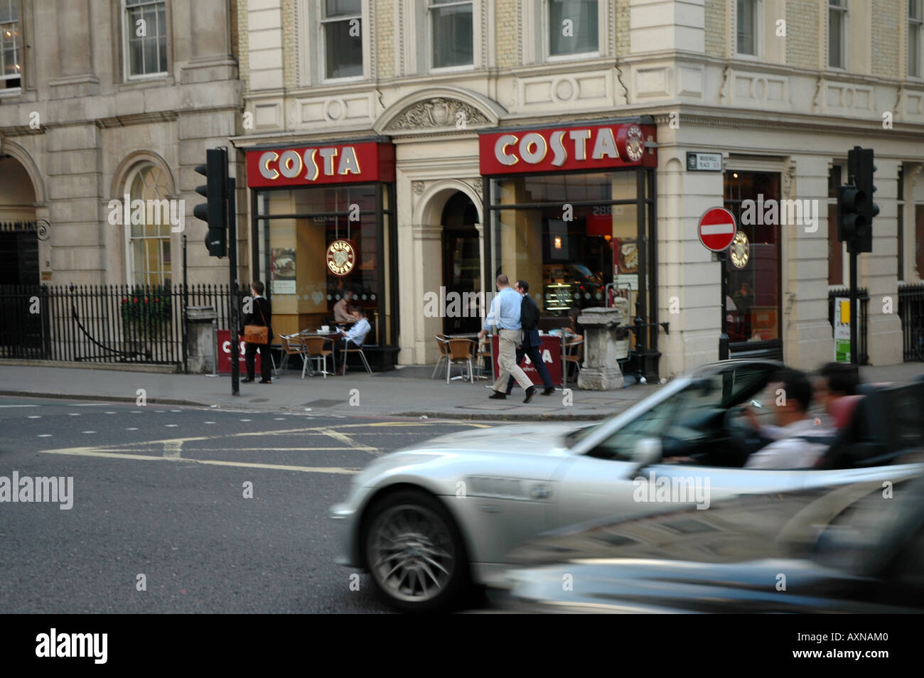 Costa Coffee bar at Farringdon Road and Bridewell Place in London, UK ...