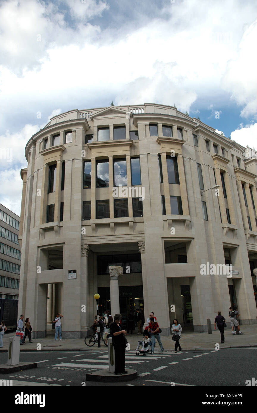 Building on the corner of Ludgate Hill, Ave Maria Lane and St. Paul's ...
