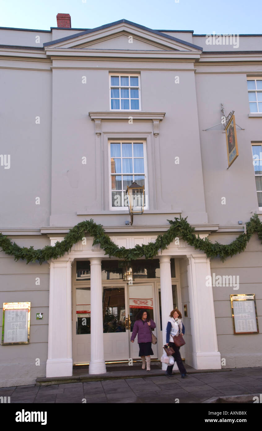 18th century coaching inn hi-res stock photography and images - Alamy