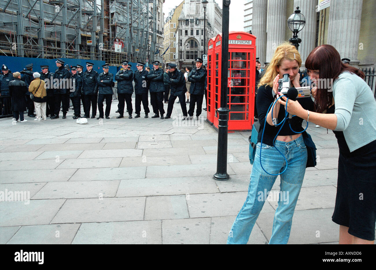 Trafalgar square police box hi-res stock photography and images - Alamy
