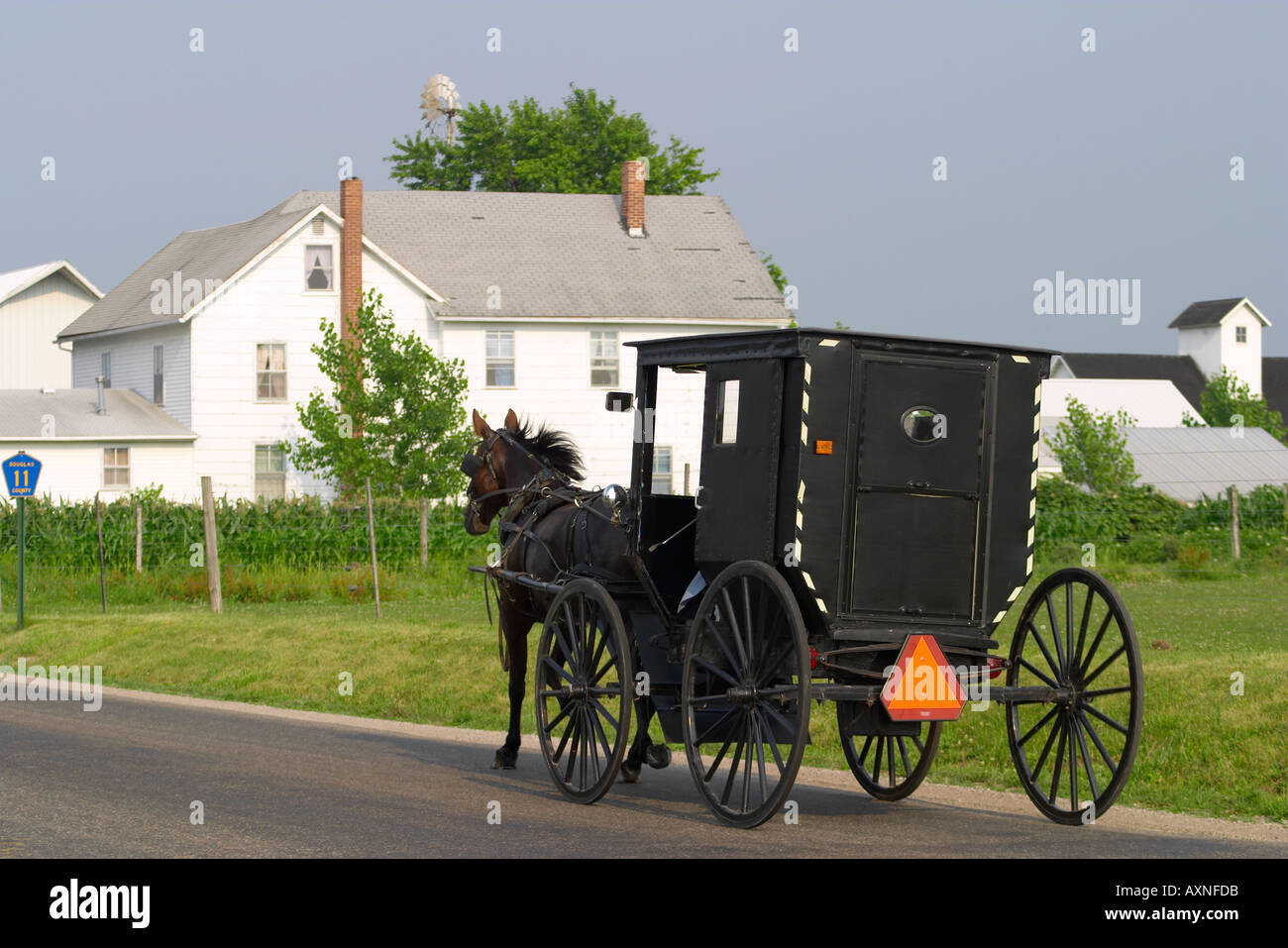 Amish buggy ride hi-res stock photography and images - Alamy