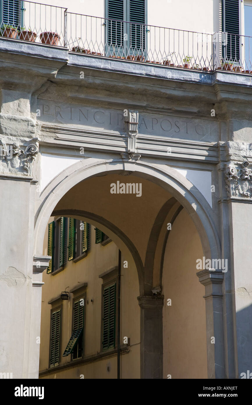 Archway and buildings Florence Italy Stock Photo - Alamy