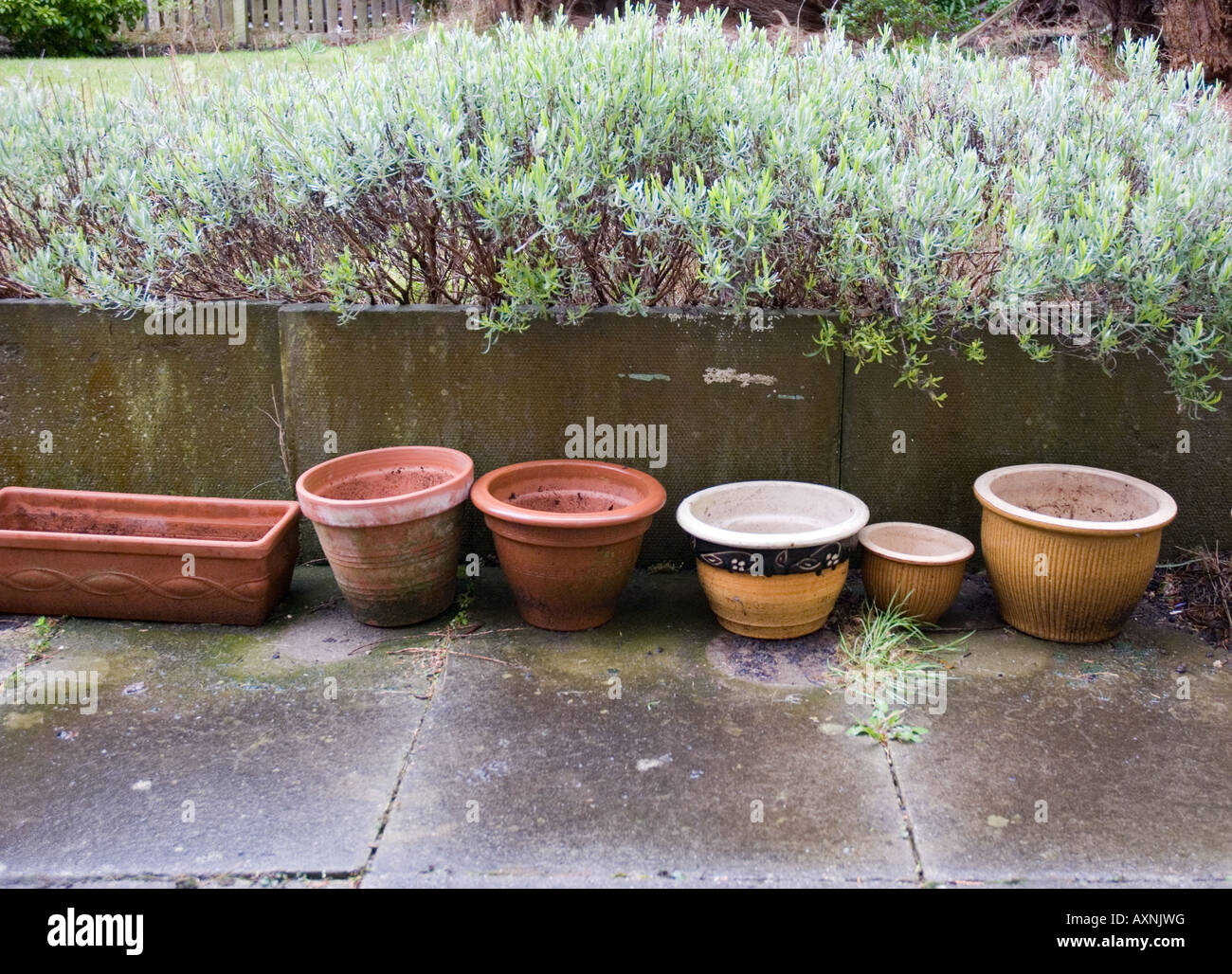 Empty garden pots hi-res stock photography and images - Alamy
