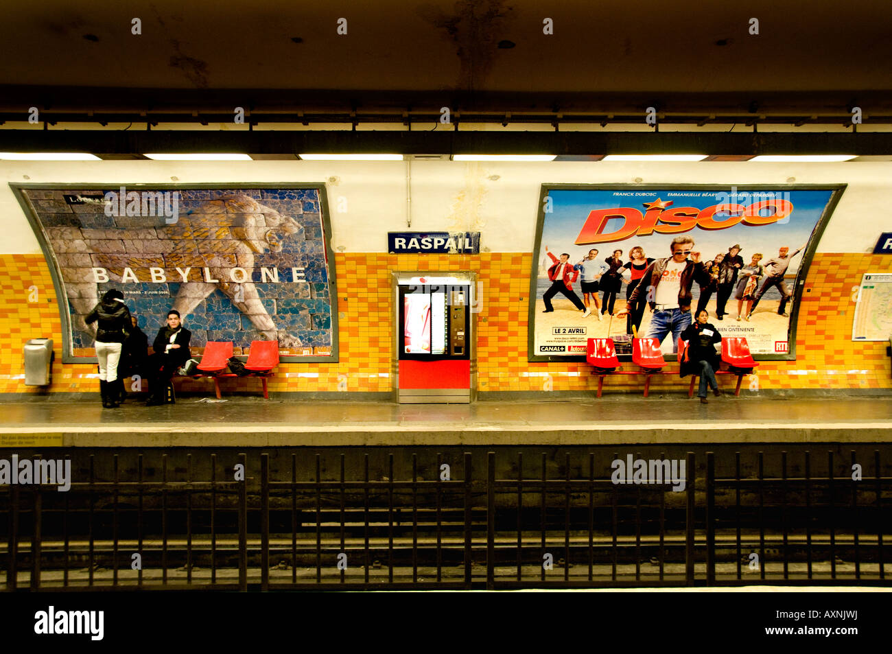 Metro commuters train station speed Paris Disco Stock Photo - Alamy
