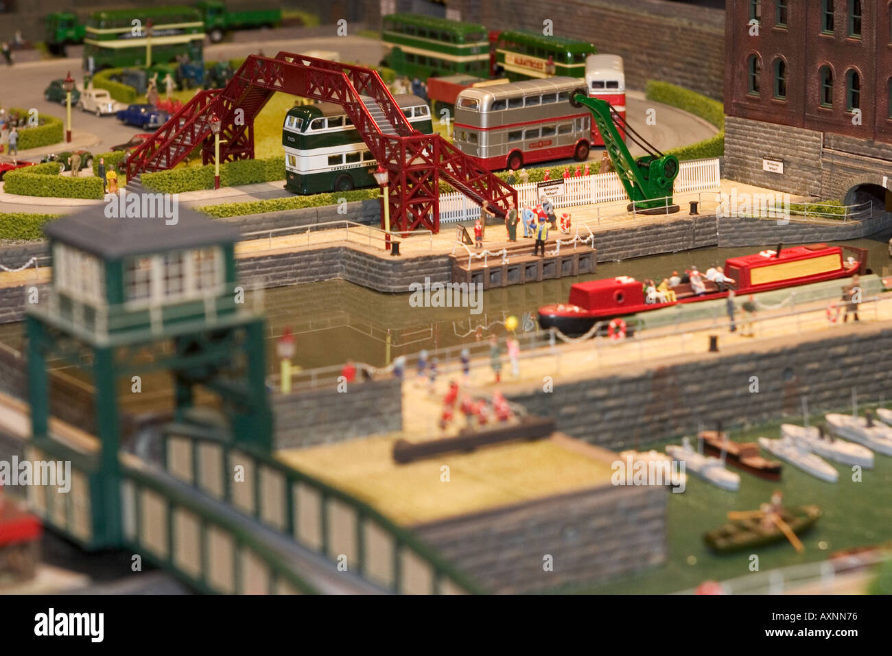 Bridge scale model hi-res stock photography and images - Alamy