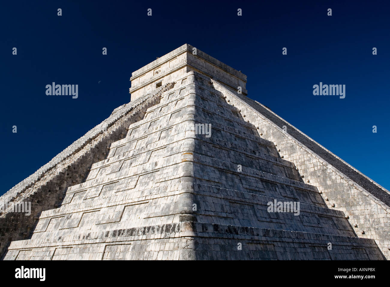 MEXICO, YUCATAN PENINSULA, YUCATAN STATE, CHICHEN ITZA MAIN TEMPLE ...