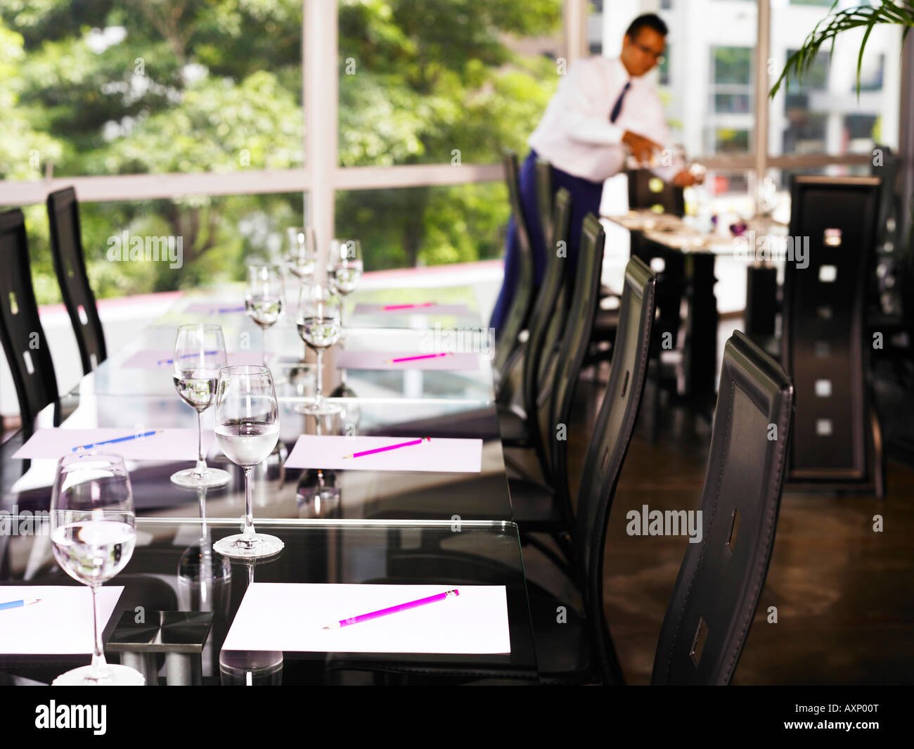 waiter setting up table for customer Stock Photo - Alamy