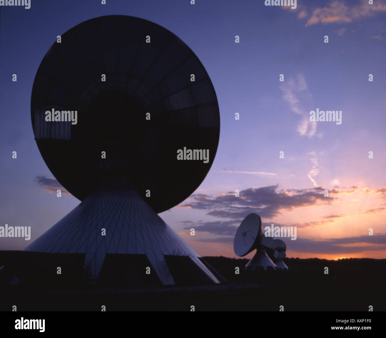 Satalite dishes hi-res stock photography and images - Alamy