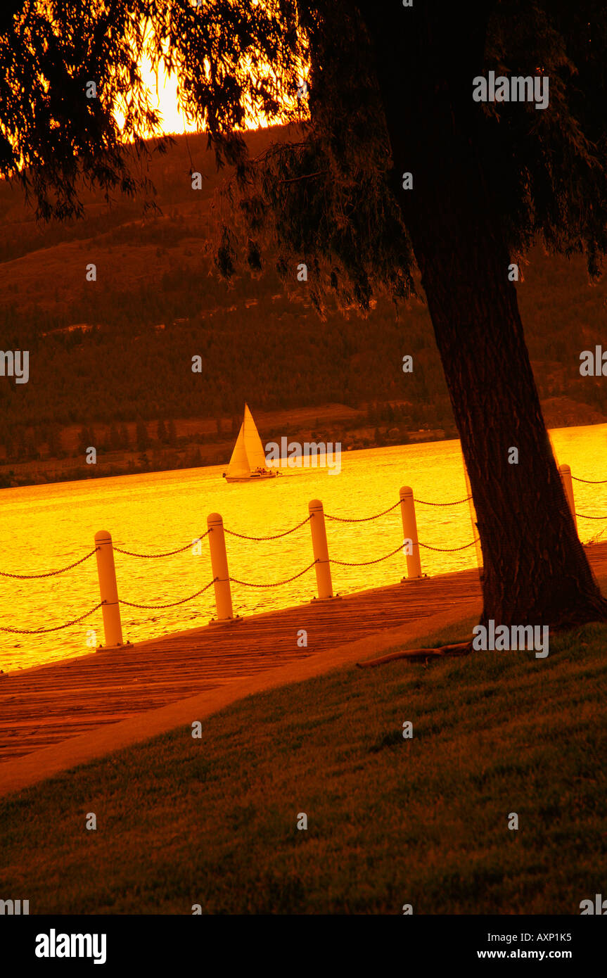 Waterfront sunrises hi-res stock photography and images - Alamy