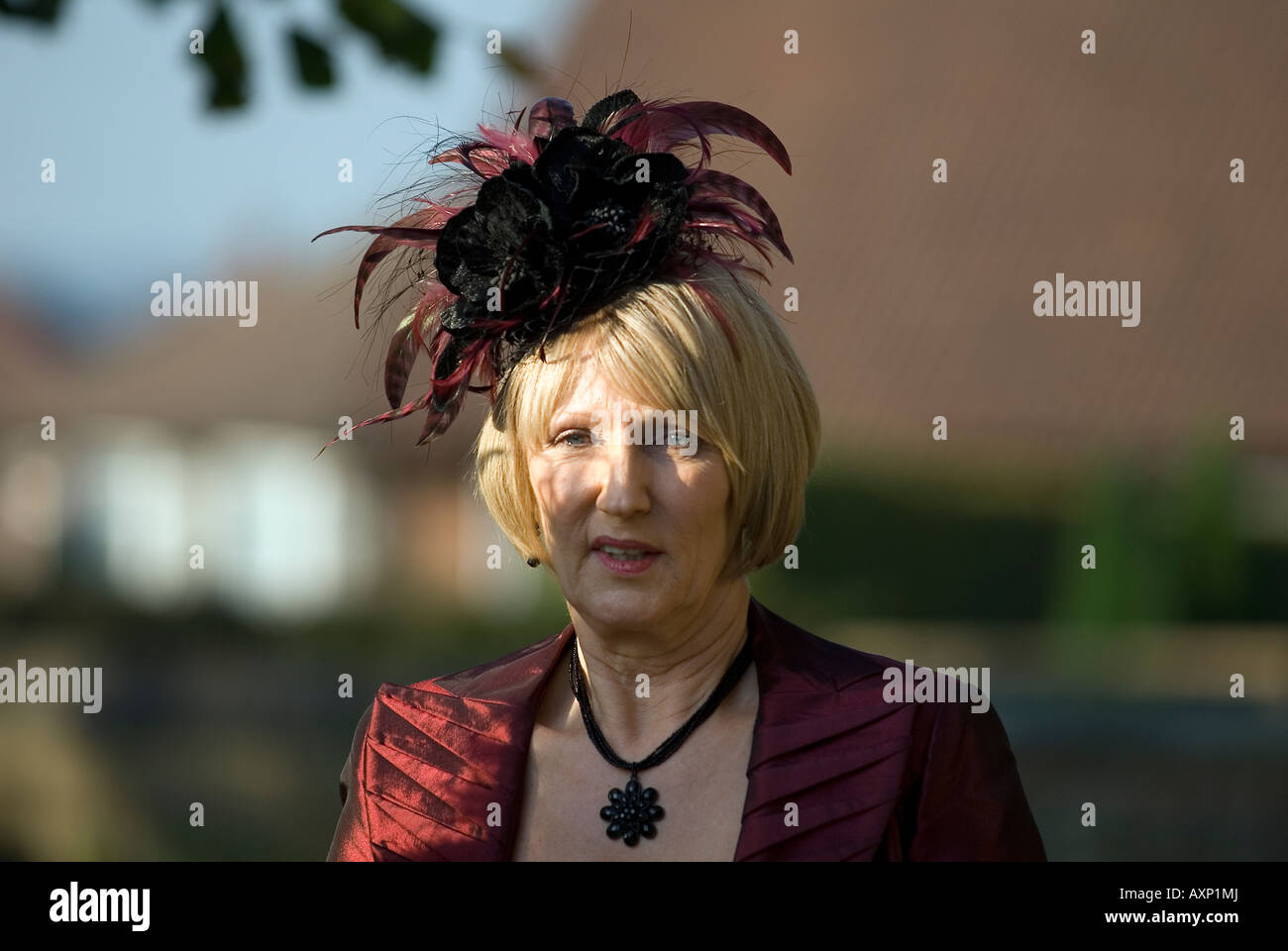 Female wedding guest hi-res stock photography and images - Alamy