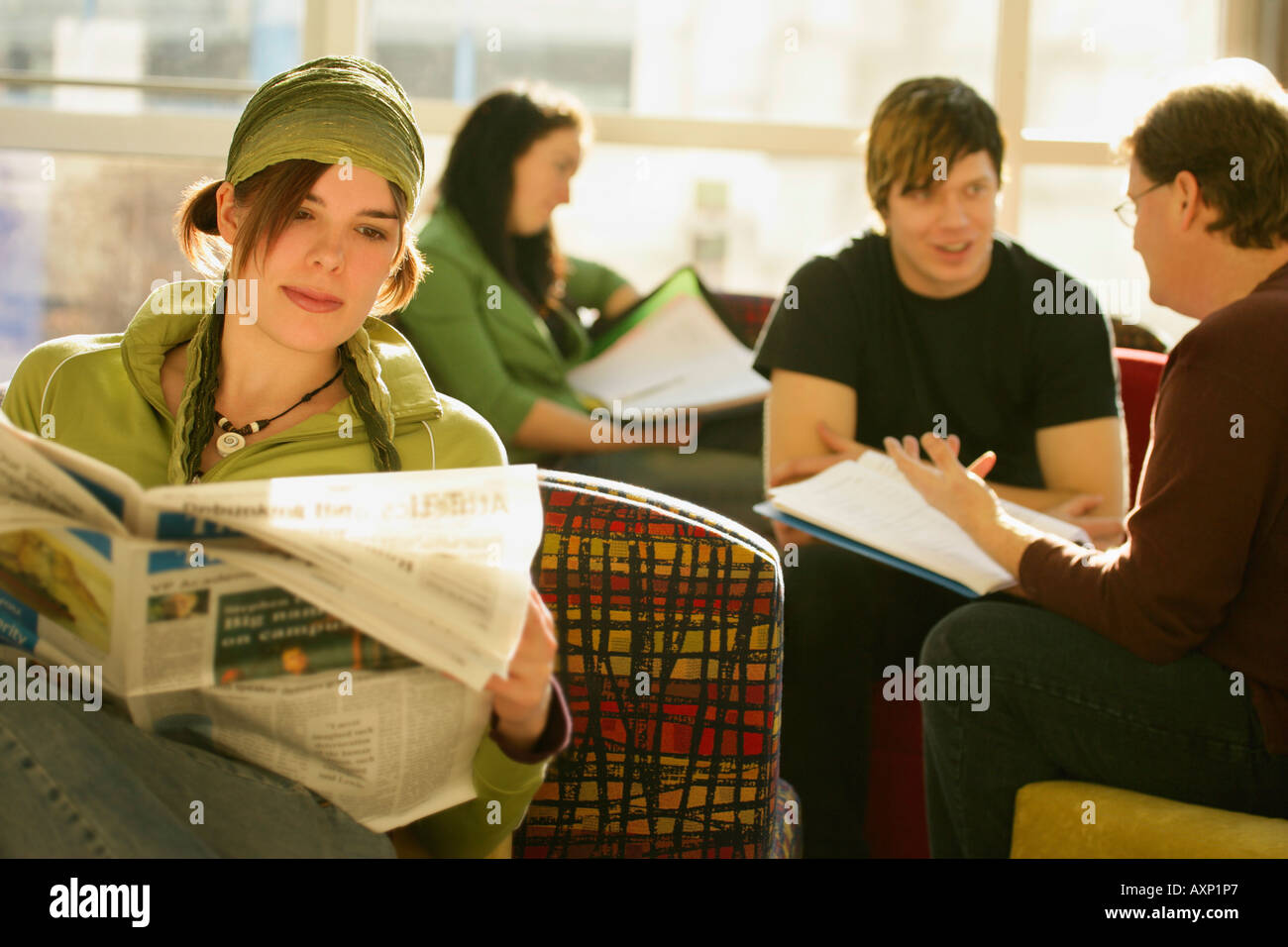 Woman reads newspaper hi-res stock photography and images - Alamy