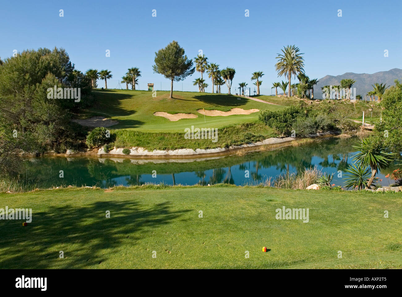 Water hazards golf hi-res stock photography and images - Alamy