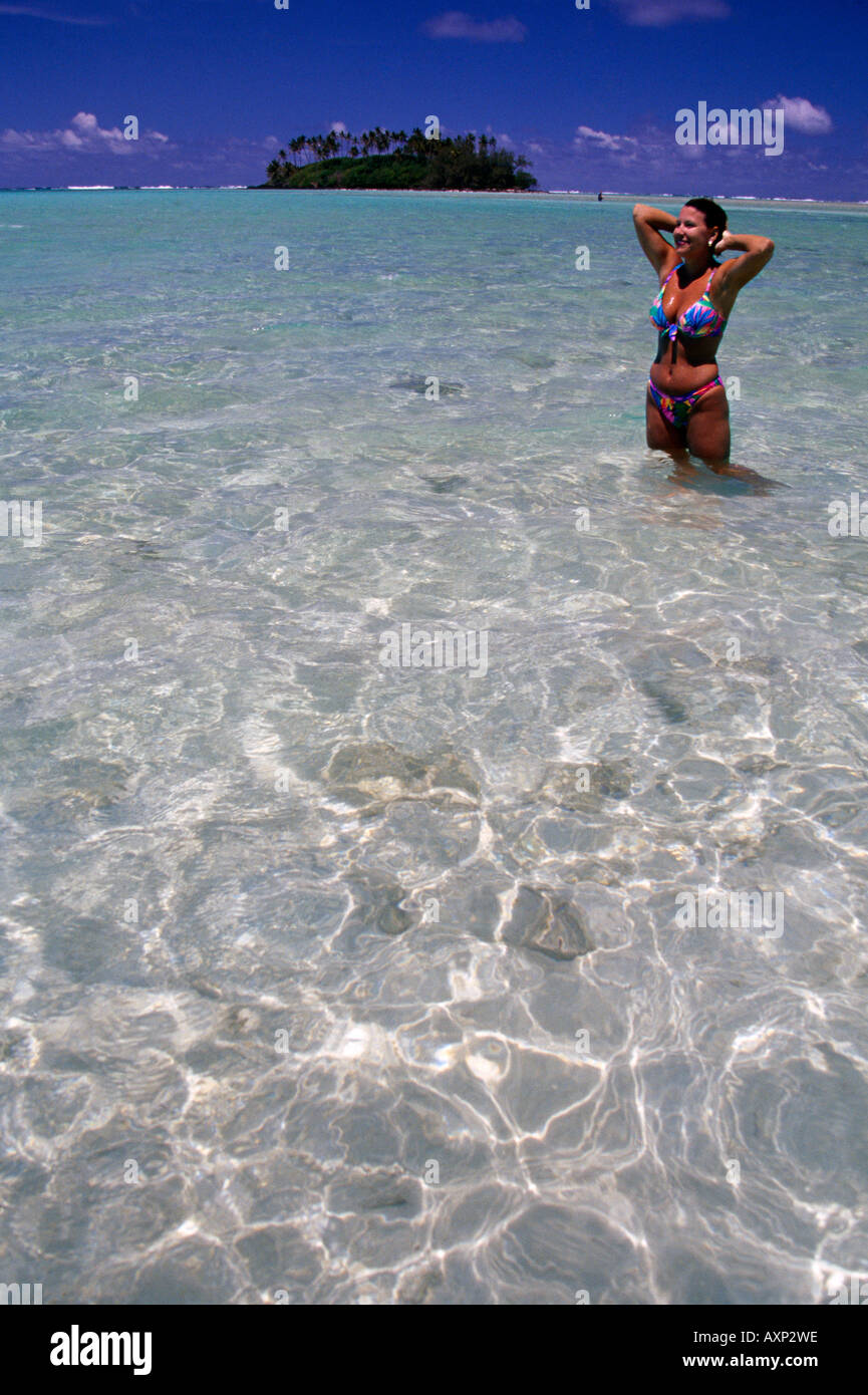 Tourist in the water at Raratonga Islands Stock Photo - Alamy