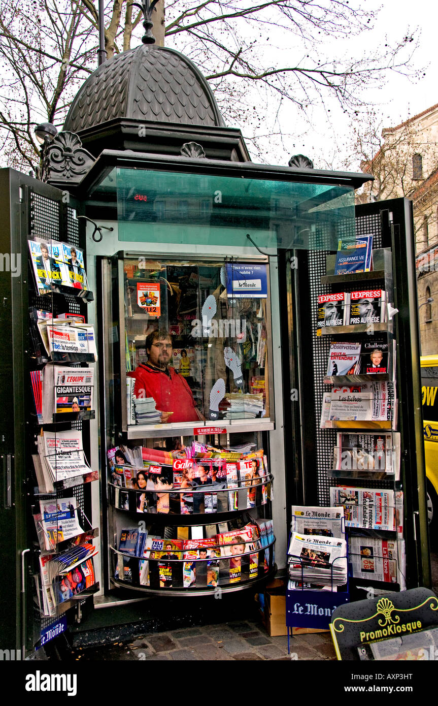 Newspaper bookshop News paper book shop paris Stock Photo - Alamy