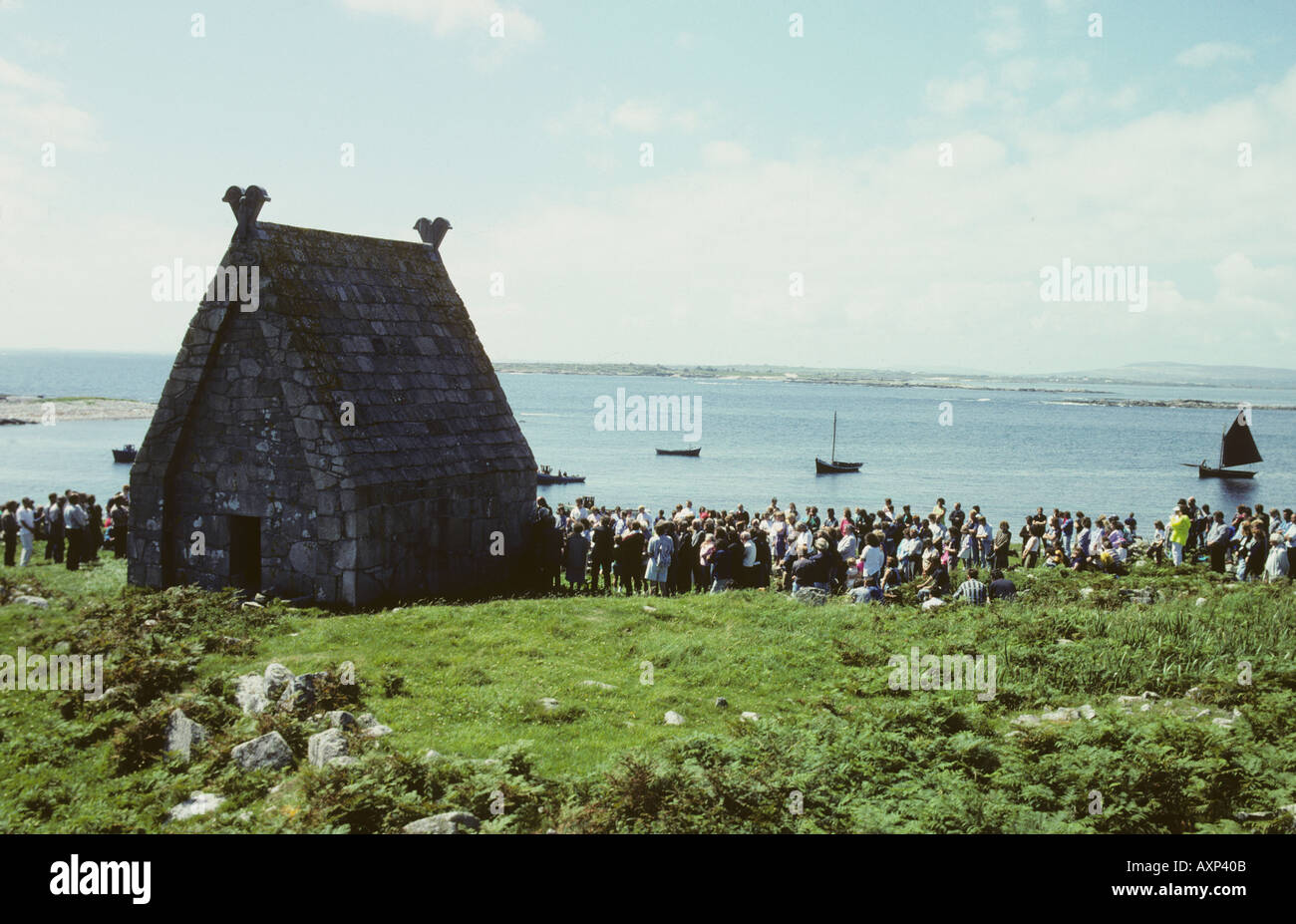 Open mass grave hi-res stock photography and images - Alamy