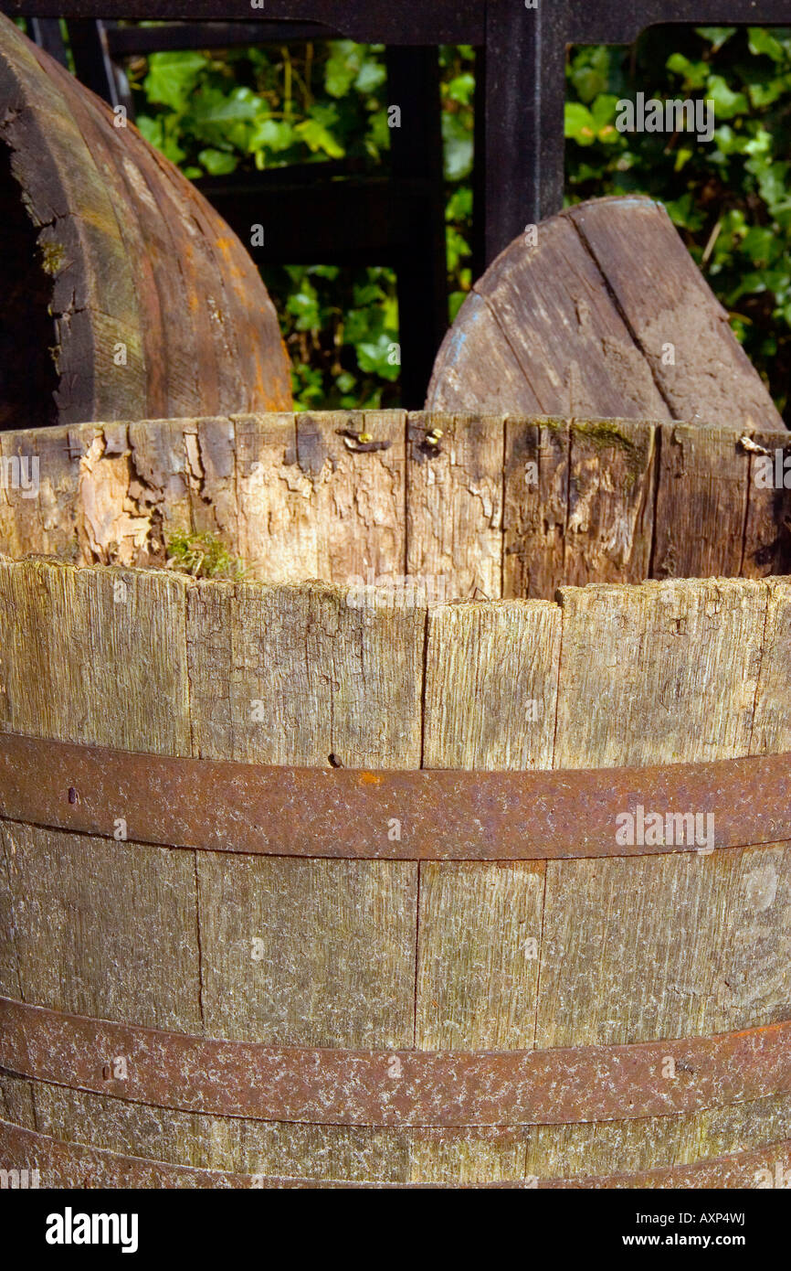 Wooden old bucket Stock Photo - Alamy