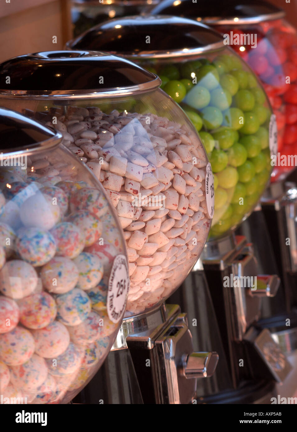 Gum machines hi-res stock photography and images - Alamy