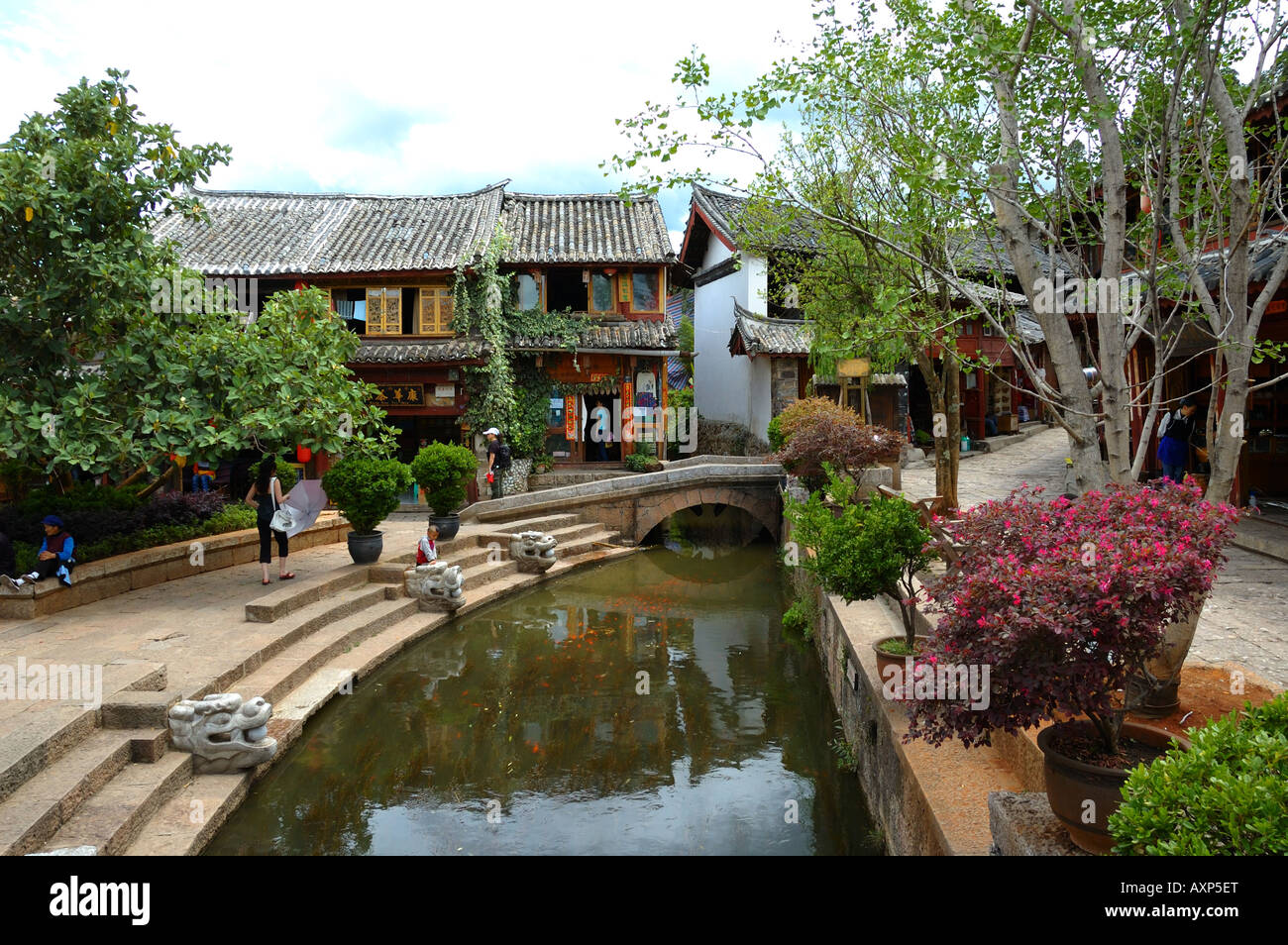 Lijiang river street hi-res stock photography and images - Alamy