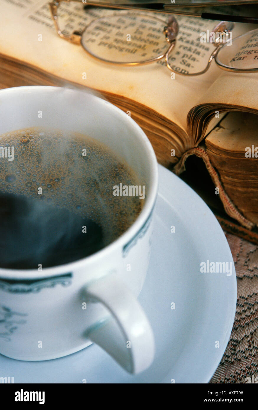 Book coffee shop hi-res stock photography and images - Alamy