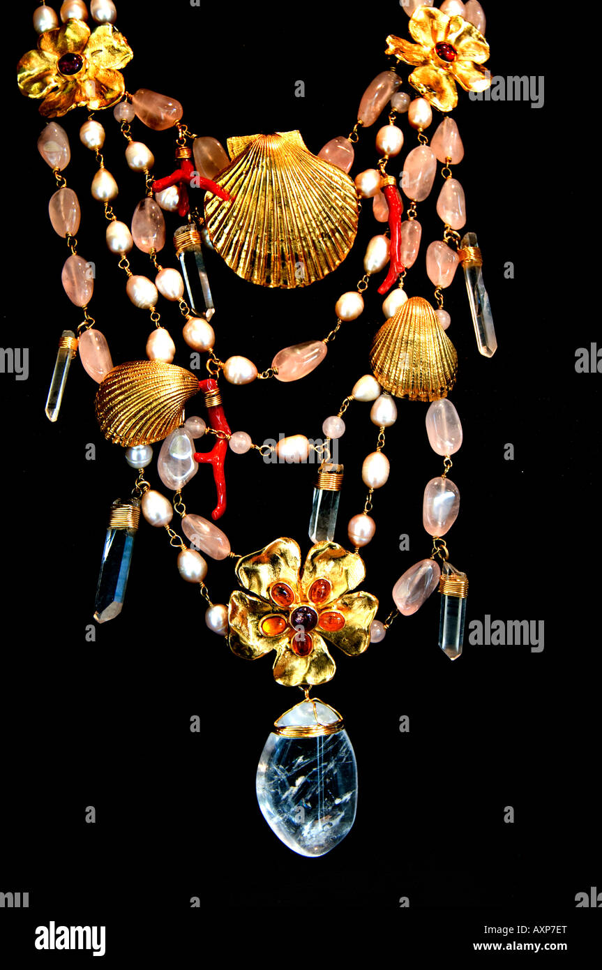 Jewelled chain hi-res stock photography and images - Alamy