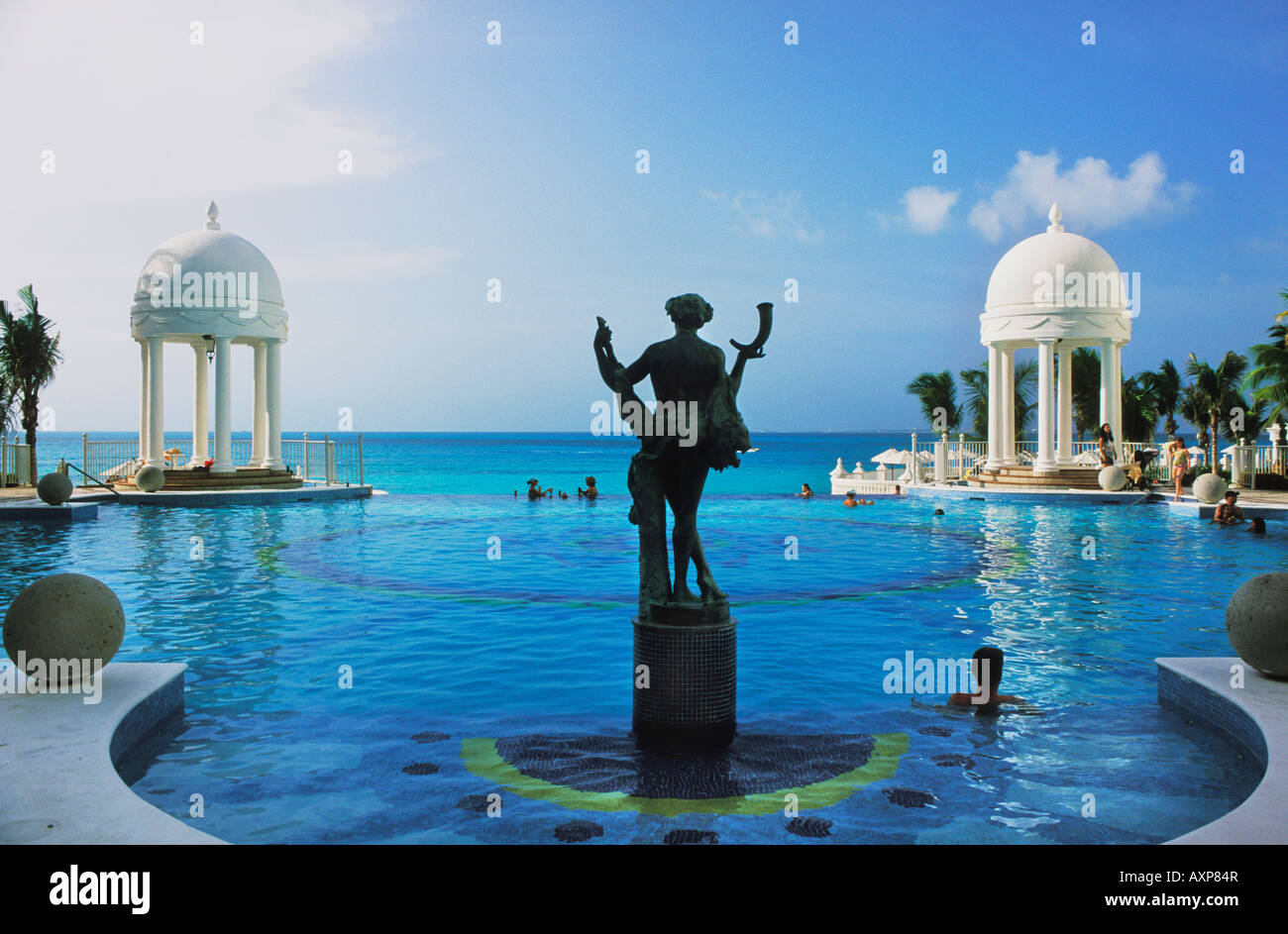 Hotel Riu Cancun High Resolution Stock Photography and Images - Alamy
